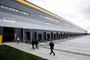 From A to Z： The Story Behind Amazon’s Logo and its Impact - Free AI ...